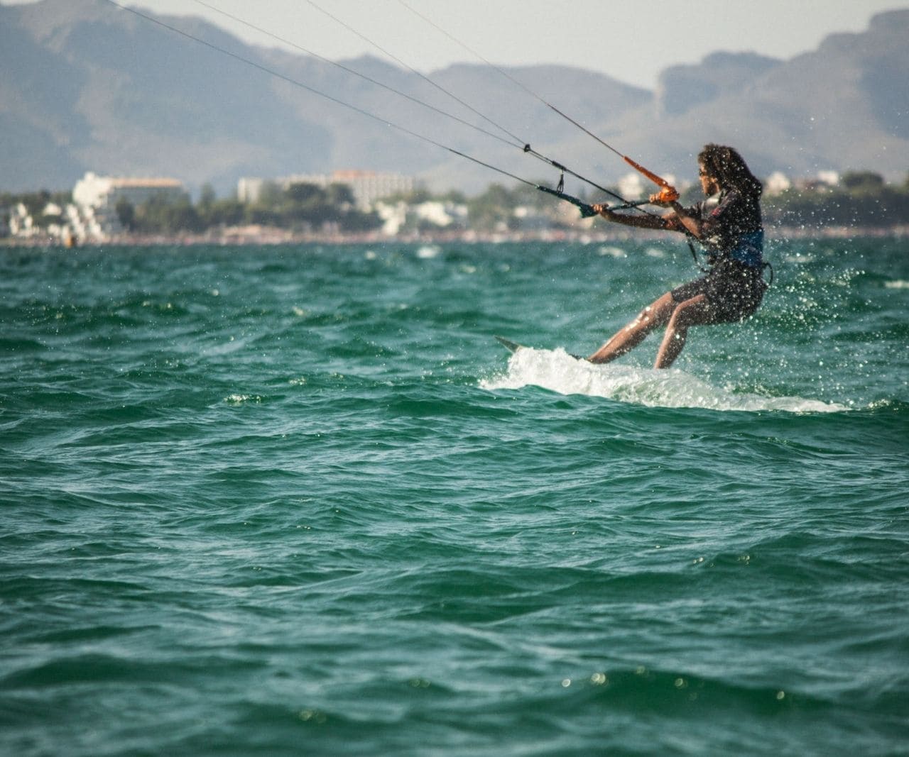 How to kitesurf: we guide you through your first steps - WSM